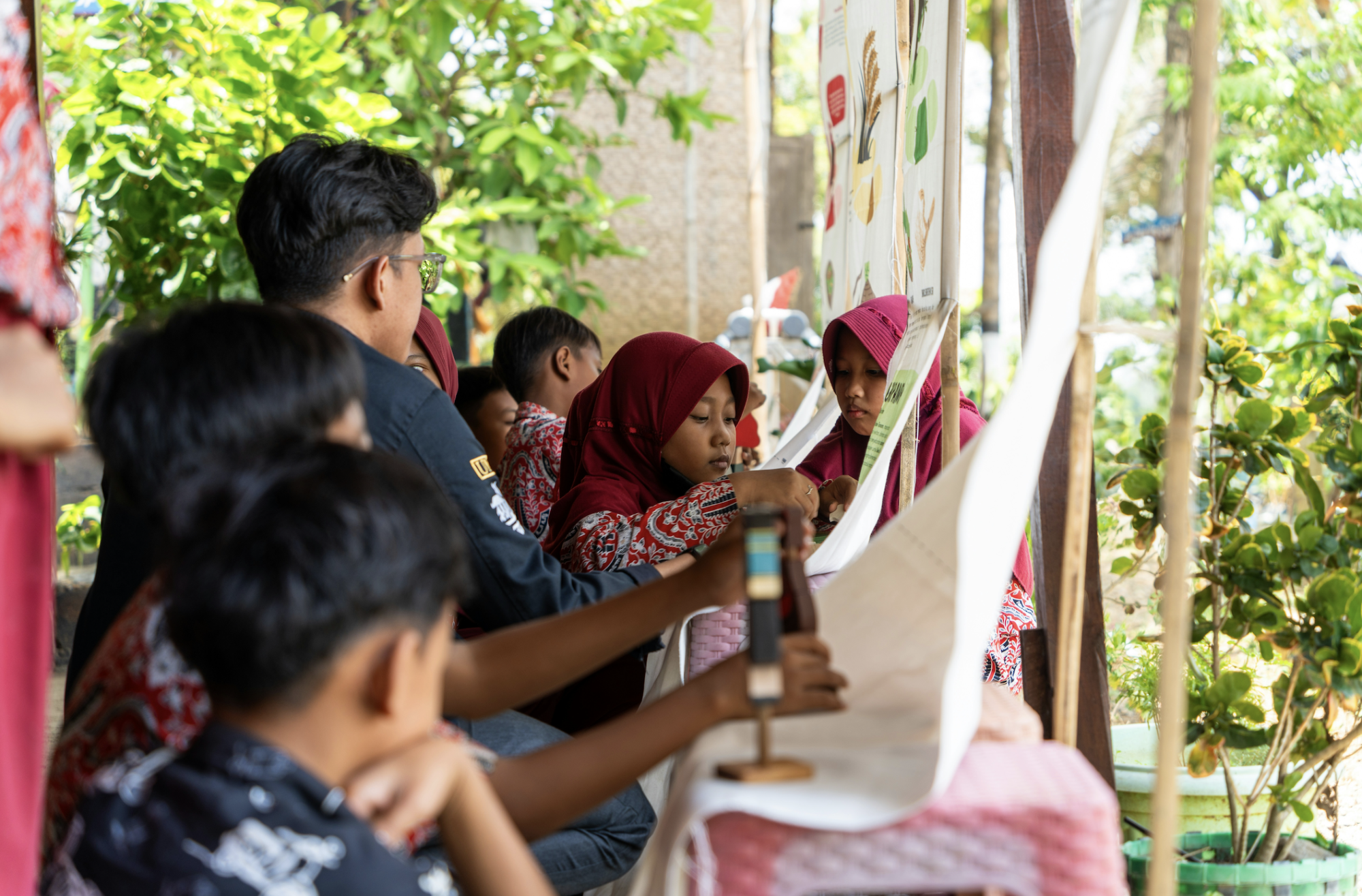 Who gets help and why? The politics of targeting knowledge in Indonesia ...